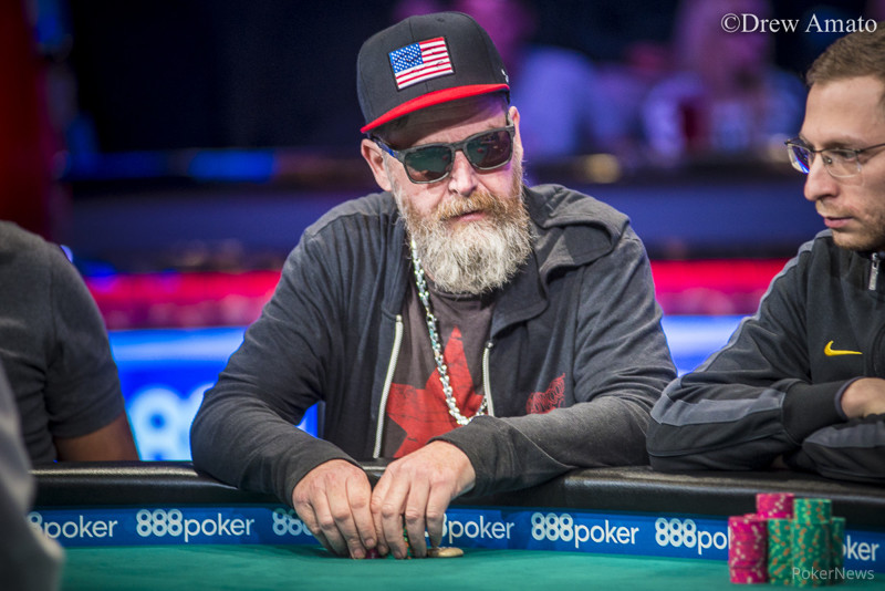 Eric Hicks - Wygrałem satelitę do Main Eventu siedząc w barach z piwem ...